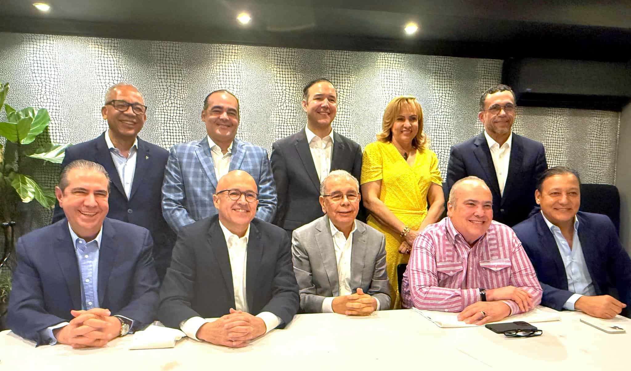 El PLD acuerda elegir su candidato presidencial en 2026 - Arriba y ...